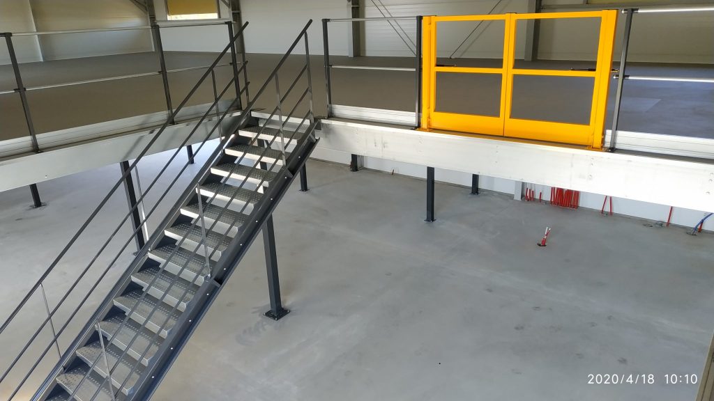 Podesty magazynowe stalowe i metalowe - Mag-Complex
